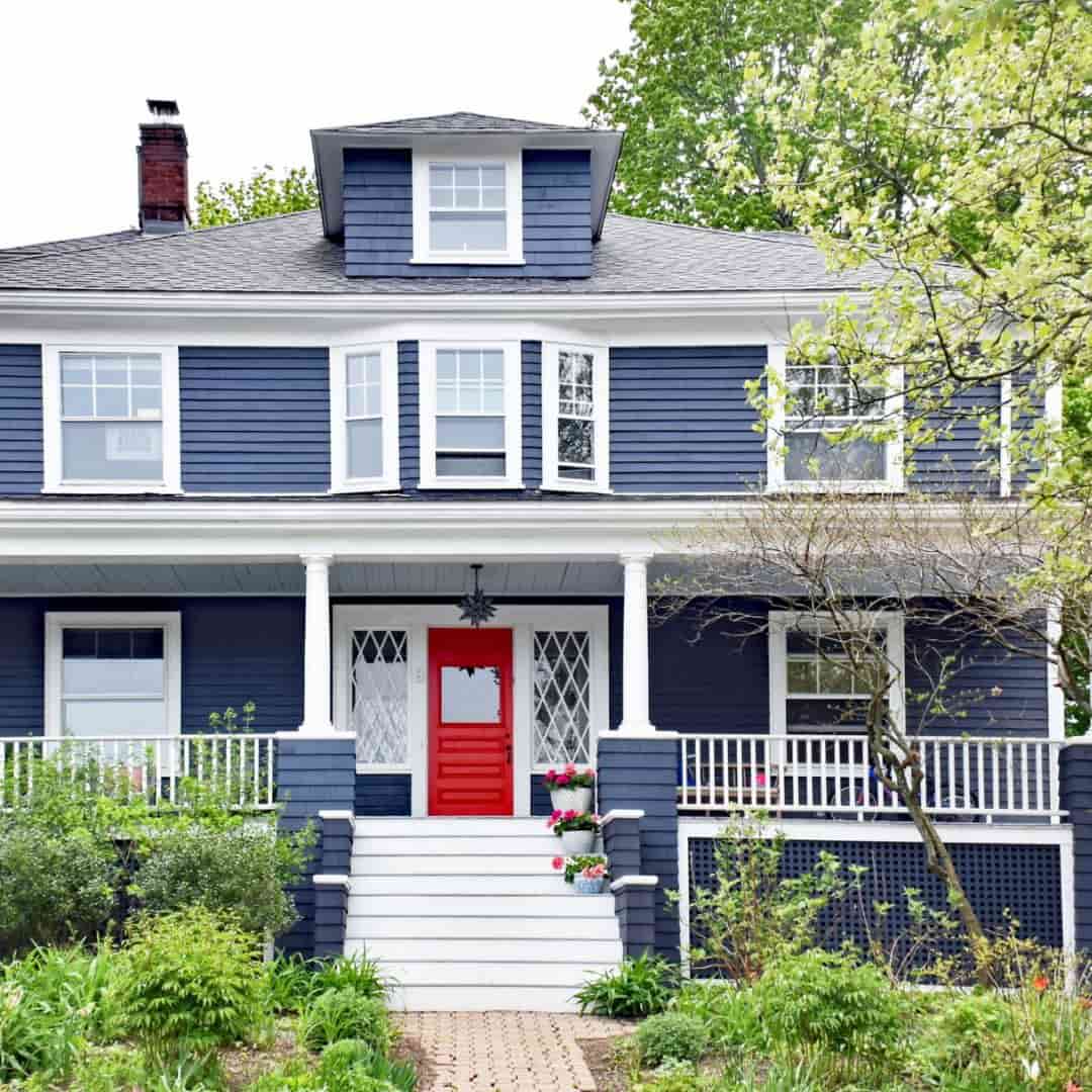 15 Dark Blue House With Cedar Trim Ideas That Are Sleek & Stylish ...